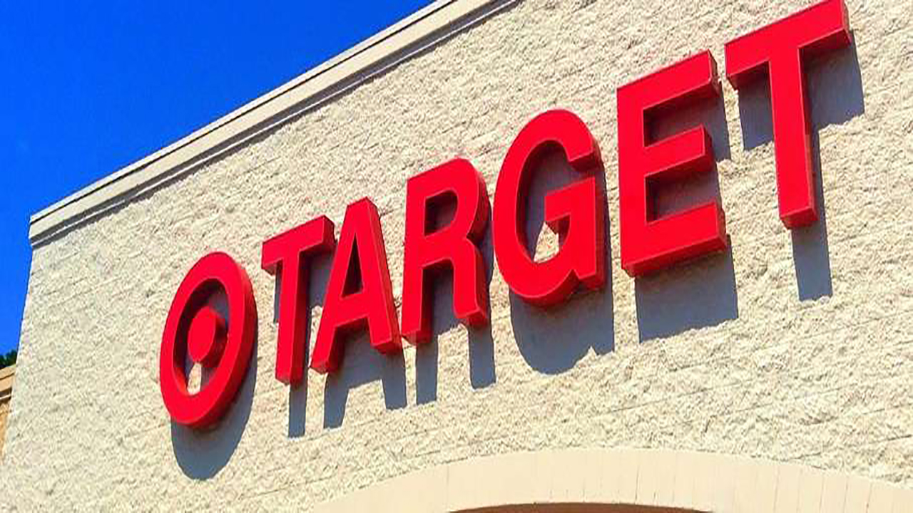 Gunman kidnaps NC family, forces them to shop at Durham Target – WSOC TV