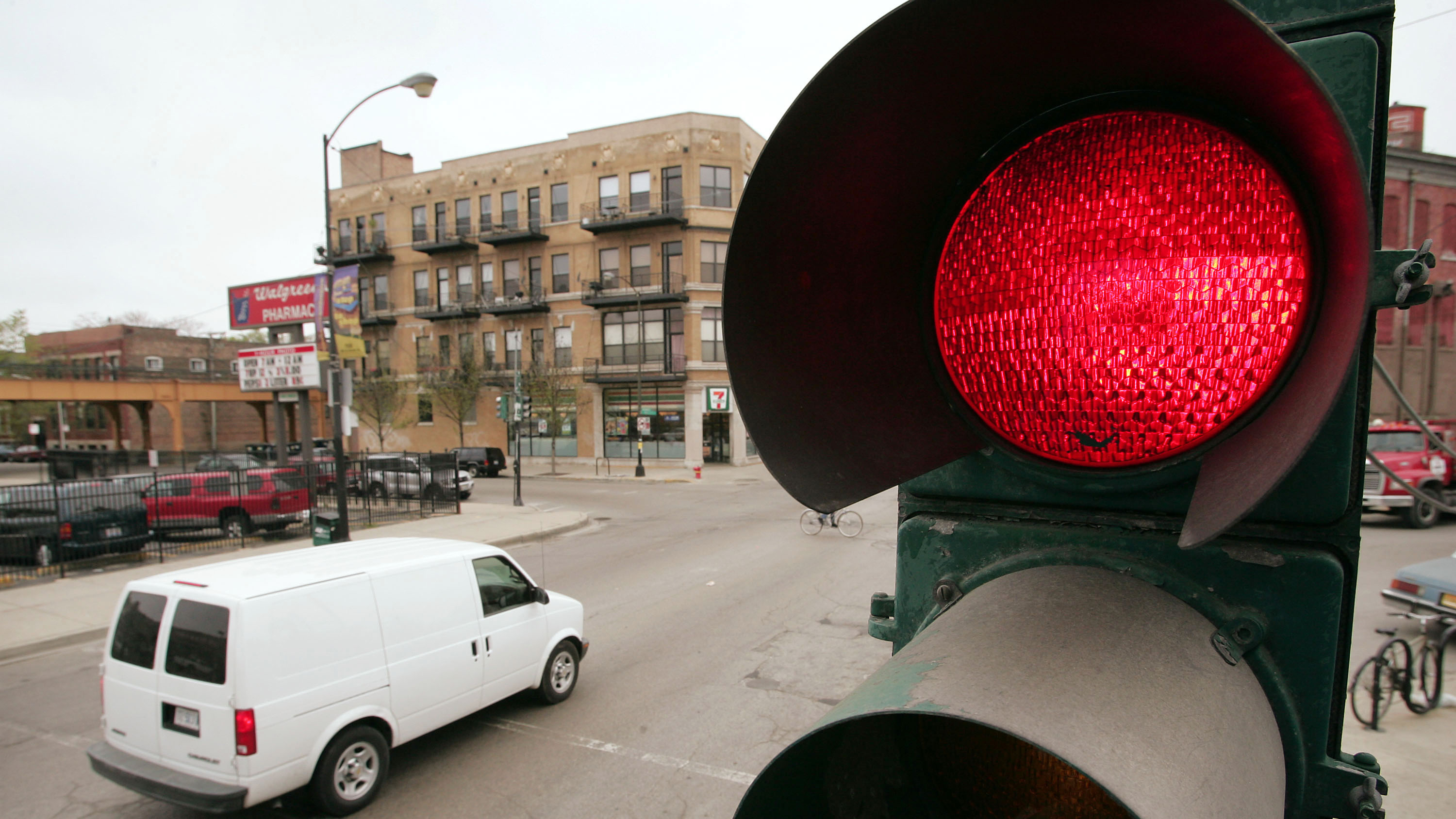 New law allows Ohio drivers to run red lights with specific ...