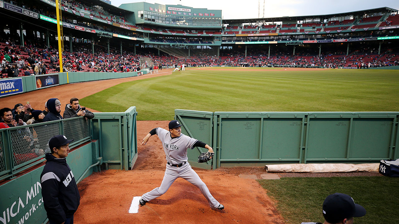 'Brutal': Dodgers pitching coach complains about Fenway's bullpen ...