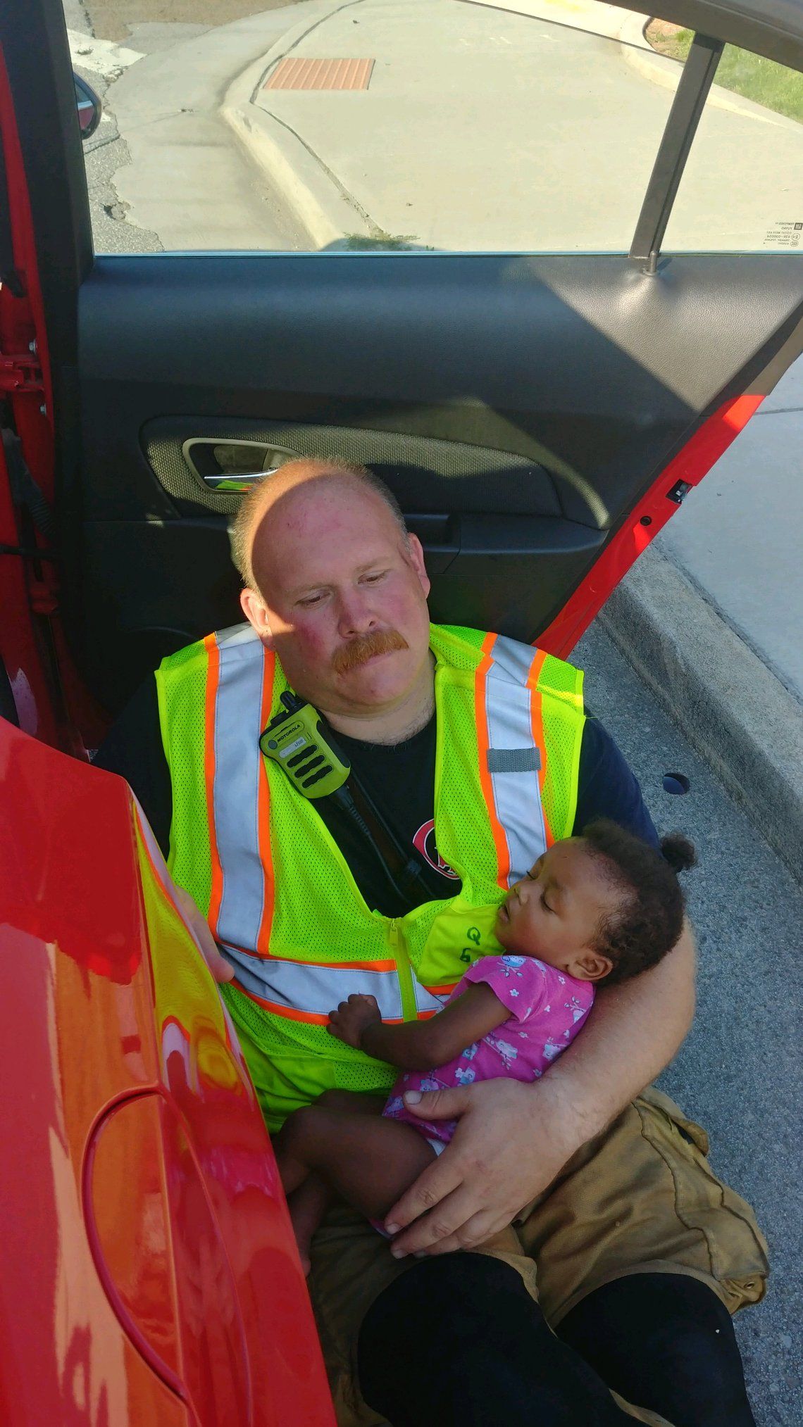Photo shows hero firefighter comforting crying baby after car crash – WPXI