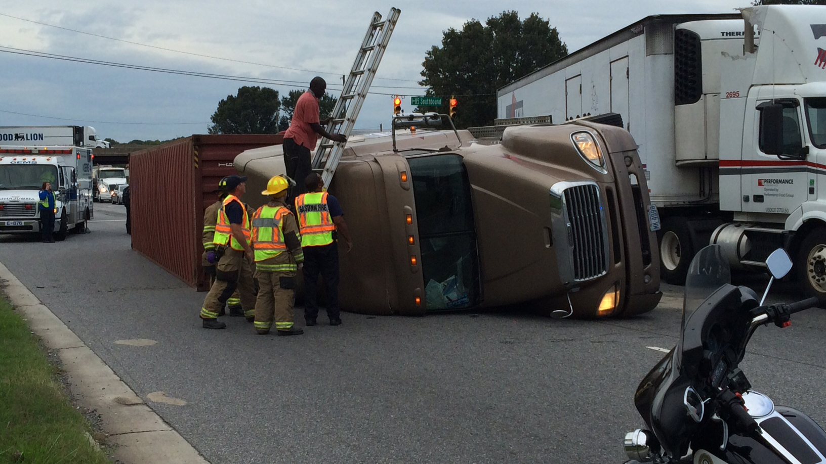 Overturned tractor-trailer causes traffic delays in Gastonia – WSOC TV