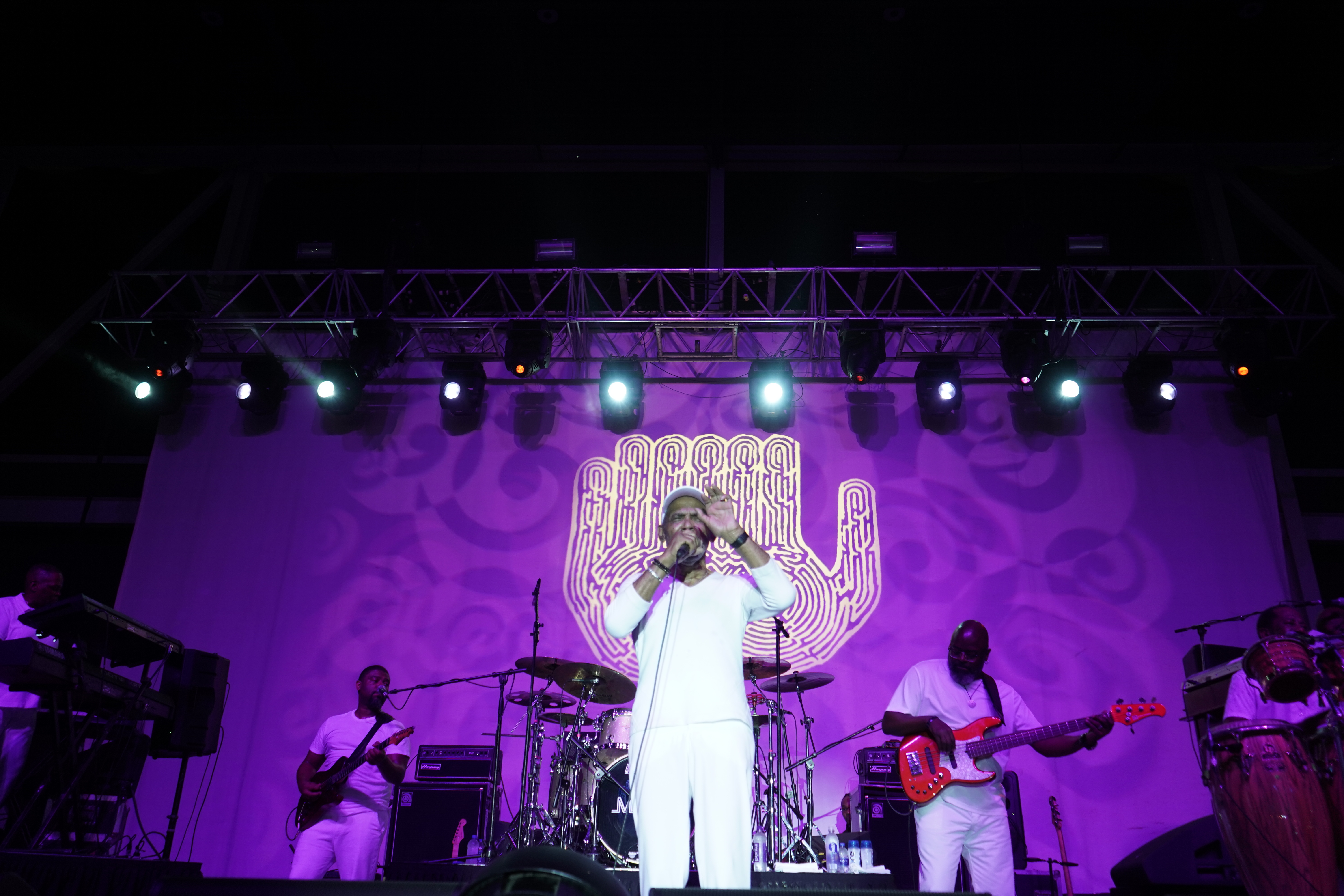Maze feat. Frankie Beverly 9.29.18 – HOT 105!