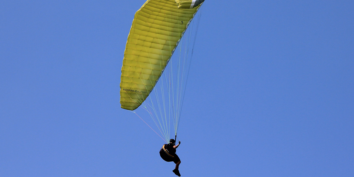 Caught on video: Paraglider gets tangled in power lines
