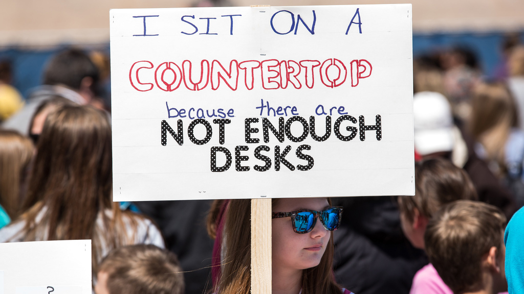Broken chair photo highlights teacher's fight for funding; strangers ...