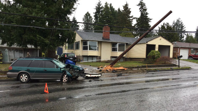 Car crash brings down power lines – KIRO 7 News Seattle
