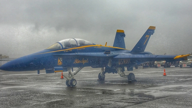 Blue Angels jet makes winter visit to Seattle – KIRO 7 News Seattle