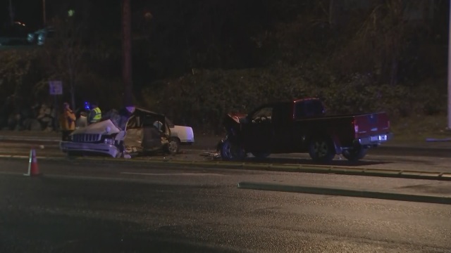 Police: Driver killed, 2 children critically injured in Federal Way crash