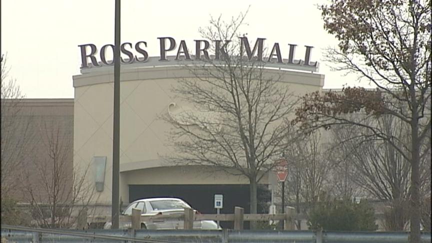 Ross Park Mall store evacuated due to reports of smoke – WPXI