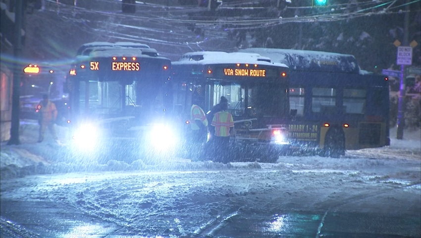 Several Metro buses stuck on Seattle street – KIRO 7 News Seattle