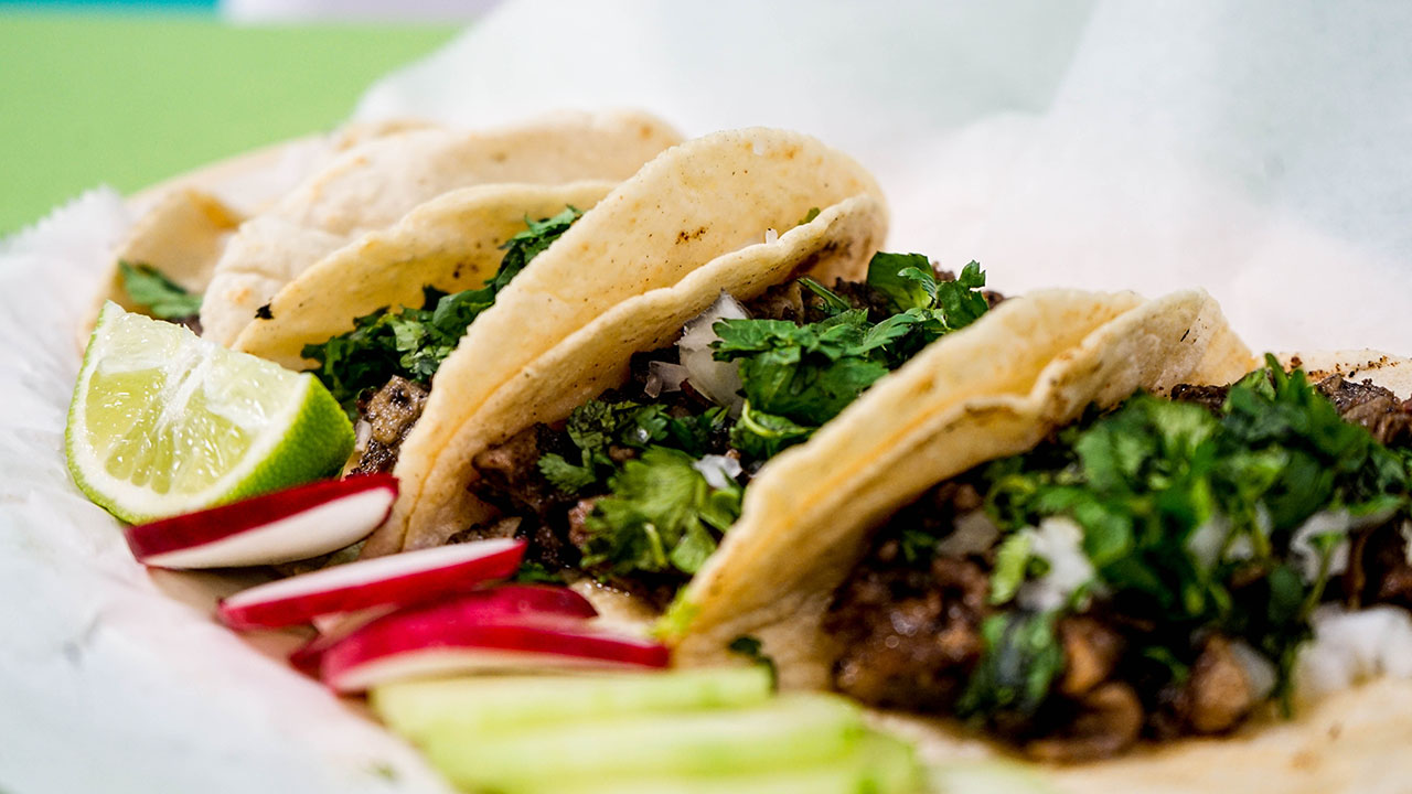 Man goes on racist rant after trying to order Mexican restaurant's taco ...