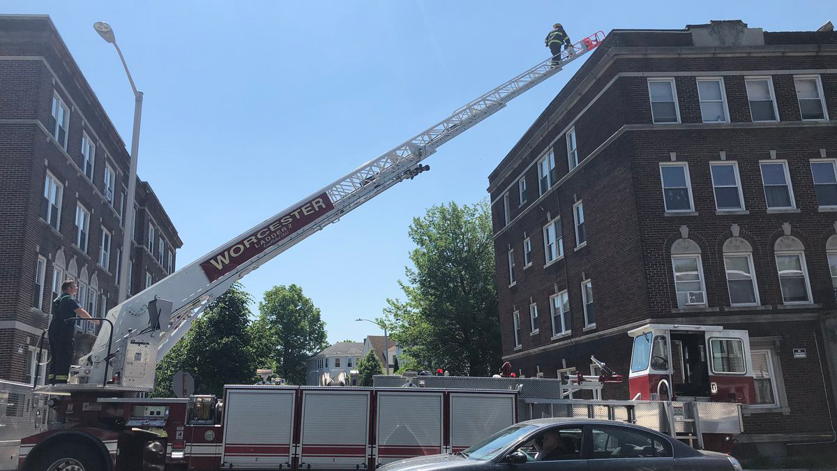4 firefighters injured in Worcester apartment fire