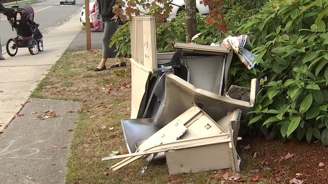 Dozens of mailboxes destroyed in Everett community – KIRO 7 News Seattle