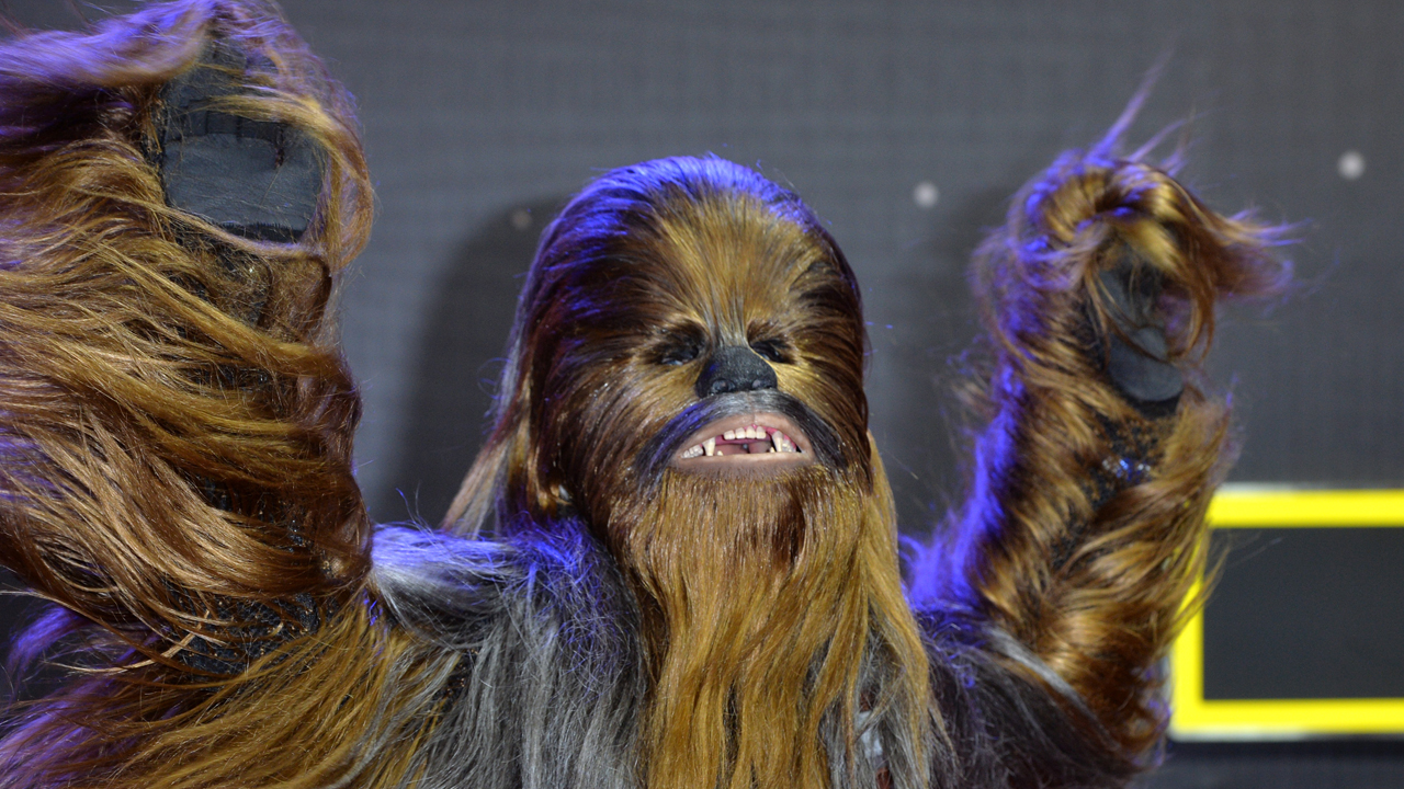 WATCH: Mom wears Chewbacca mask while in labor – Boston 25 News